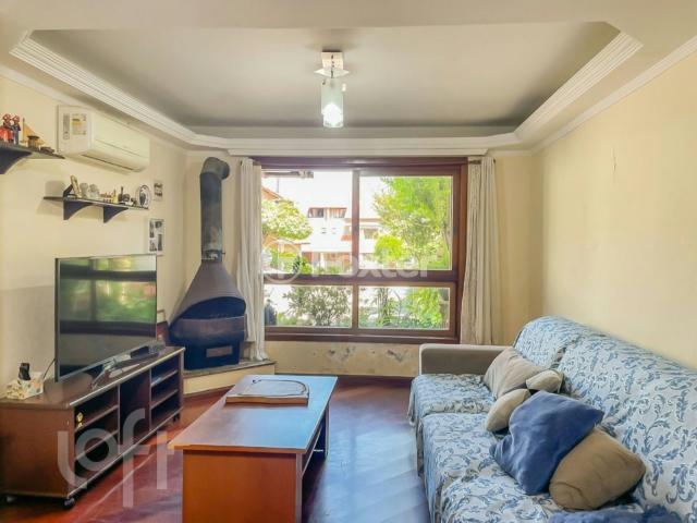 Casa em Condomínio com 4 dormitórios em Porto Alegre