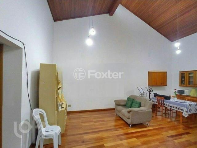 Casa em Condomínio com 4 dormitórios em Porto Alegre