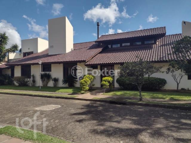 Casa em Condomínio com 4 dormitórios em Porto Alegre