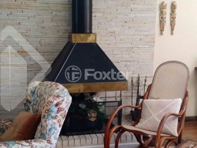 Casa em Condomínio com 4 dormitórios em Porto Alegre