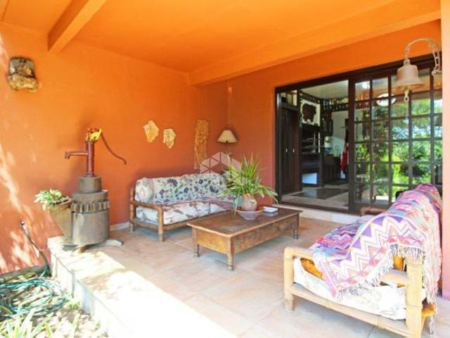 Casa em Condomínio com 4 Dormitórios no Bairro Santa Teresa