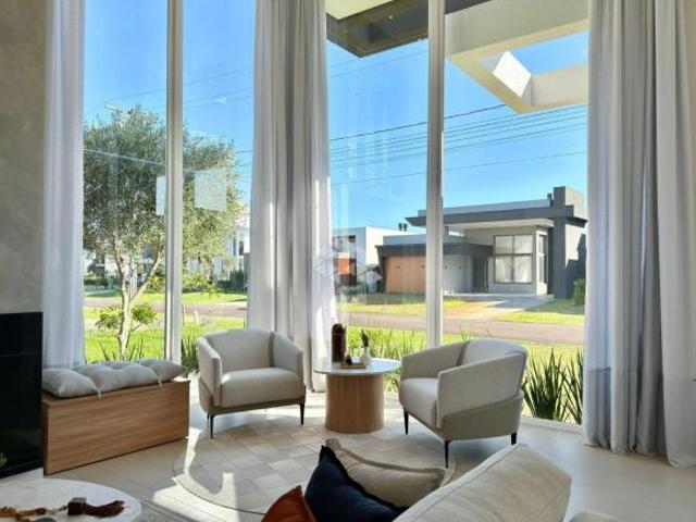 Casa em Condomínio com 4 suítes mobiliada com piscina e acesso ao Mar em Capão da Canoa