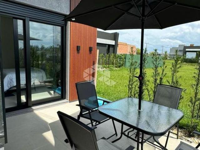 Casa em Condomínio com 4 suítes mobliada e com piscina em Capão da Canoa