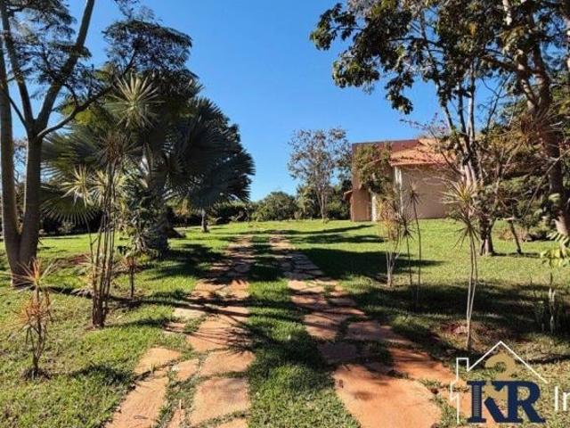 Casa em Condominio com 4 suites plenas em senador canedo