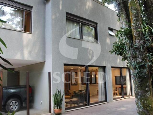 Casa em condomínio com 4 suítes próximo ao Parque Severo Gomes