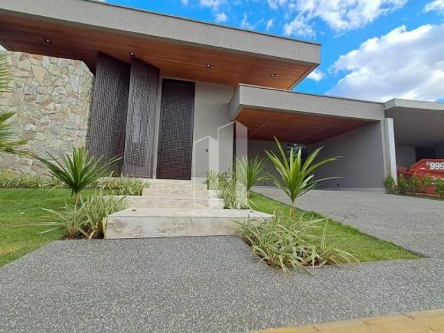 Casa em Condomínio com 4 Suítes, 5 Vagas e com 336M² Jardins Itália