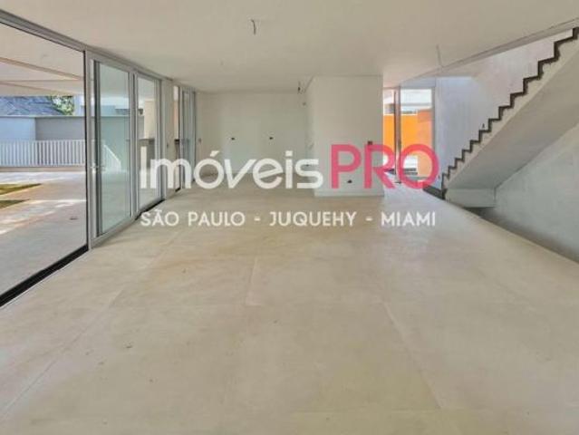 Casa em condomínio com 4 suítes
