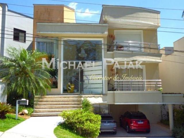 Casa em condomínio com 4 quartos