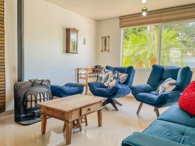 Casa em condomínio com 4 quartos, 1 suíte no bairro Hípica