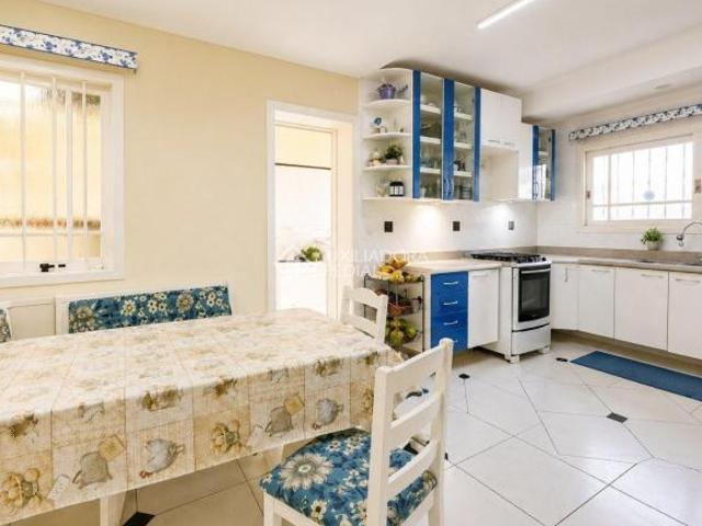 Casa em condomínio com 4 quartos, 1 suíte no Bairro Ipanema