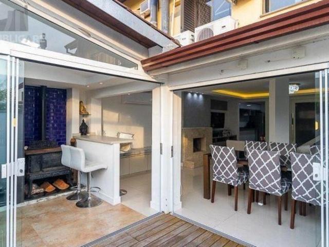Casa em condomínio com 4 quartos, 2 suítes e 2 vagas à Jardim Sabara
