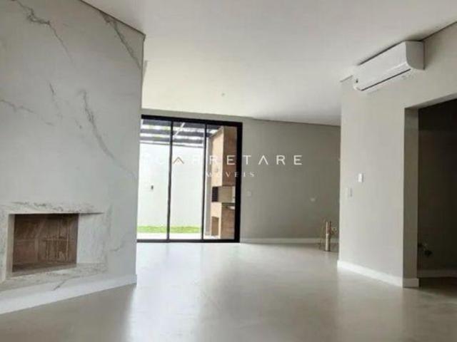 Casa em Condomínio com 4 Quartos, 3 Suítes, 4 Vagas e 306 m² Privativos