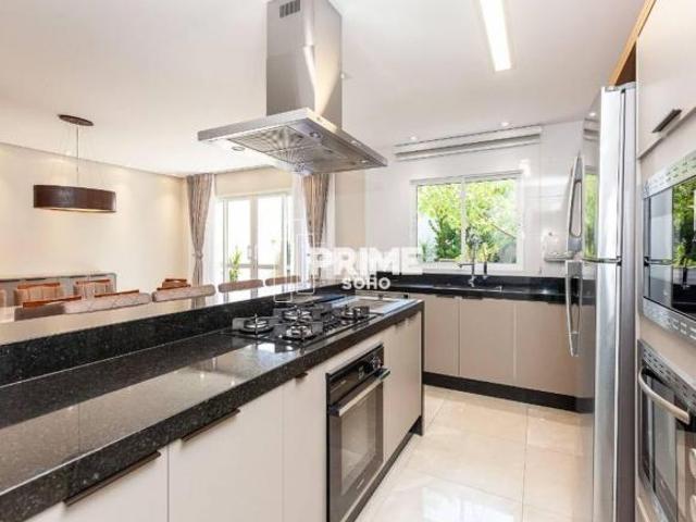Casa em Condomínio com 4 Quartos, Terraço e 4 Vagas