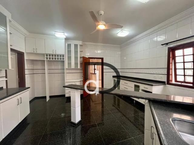 Casa em Condomínio com 4 Quartos à venda, 406m²