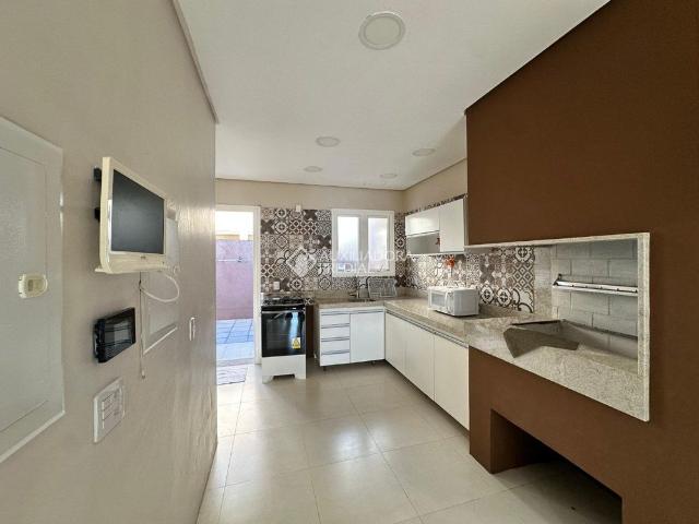Casa em Condomínio com 4 quartos e 150m² para alugar em Hípica, Porto Alegre