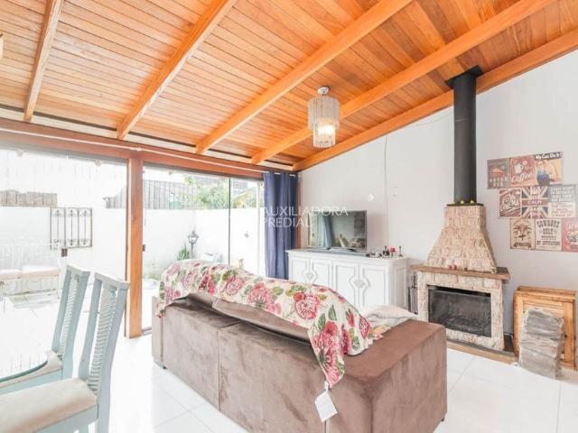 Casa em Condomínio com 4 quartos e 160m² para alugar em Jardim Sabará, Porto Alegre