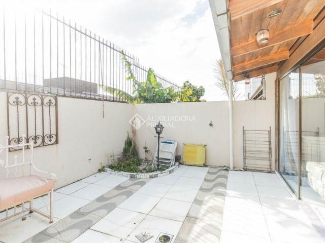 Casa em Condomínio com 4 quartos e 160m² para alugar em Jardim Sabará, Porto Alegre