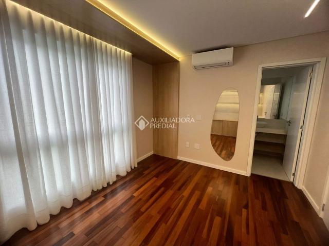 Casa em Condomínio com 4 quartos e 350m² para alugar em Campeche, Florianópolis
