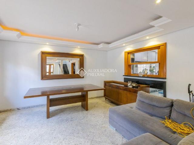 Casa em Condomínio com 4 quartos e 390m² para alugar em Sarandi, Porto Alegre