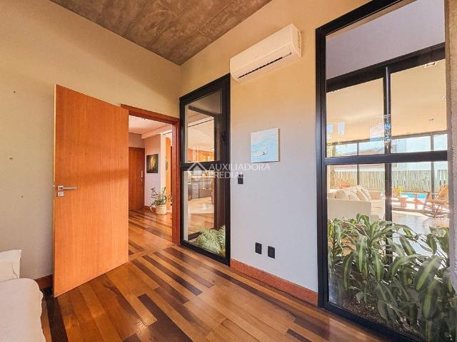 Casa em Condomínio com 4 quartos e 300m² para alugar em Barra De Ibiraquera, Imbituba