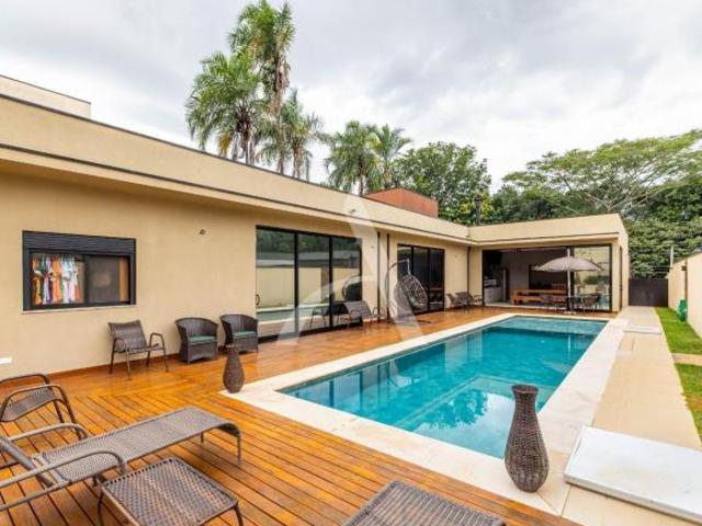 Casa em condomínio com 4 quartos, piscina e 1000m² de terreno