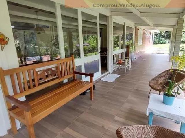 Casa em condomínio com 4 quartos, piscina e infraestrutura incrível em Embu das