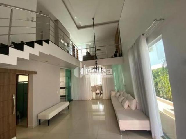 Casa em condomínio com 4 quartos sendo 1 suítes disponível para venda no bairro Gávea em Uberlândia