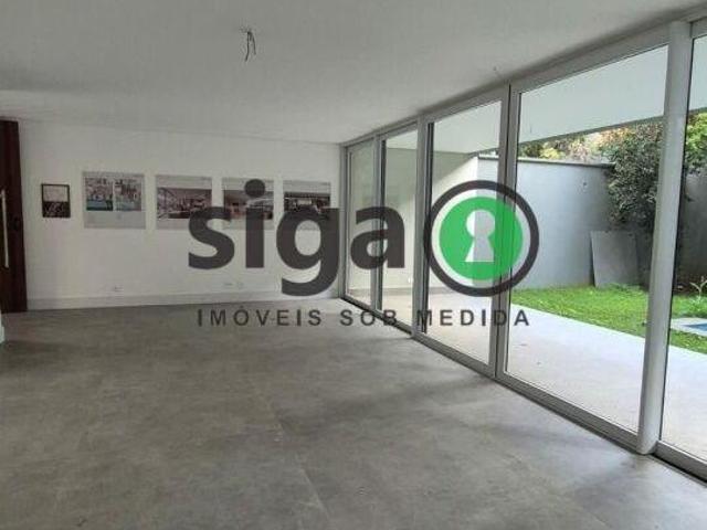 CASA EM CONDOMINIO COM 4 QUARTOS SENDO SUITES