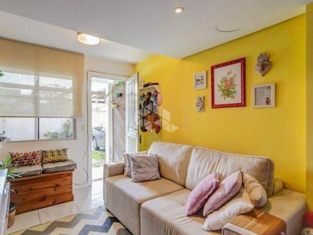 Casa em condomínio com 50,60m², 02 dormitórios e vaga de garagem no bairro Ipanema