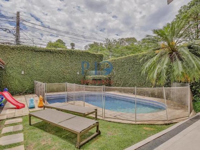 Casa em condomínio com 5 dormitórios a venda no Morumbi