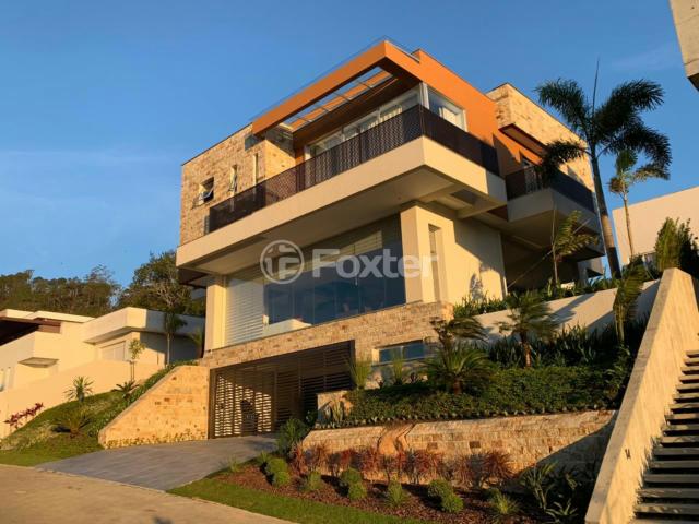 Casa em Condomínio com 5 dormitórios em Florianópolis
