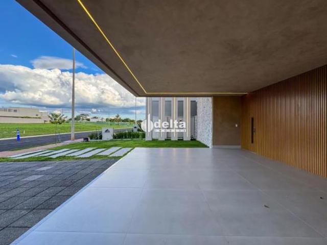 Casa em condomínio com 5 suítes disponível para venda no bairro Jardim Sul em Uberlândia MG