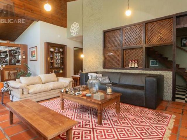 Casa em Condomínio com 5 quartos, 3 vagas e 350m²