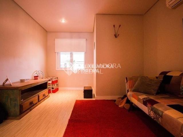 Casa em Condomínio com 5 quartos e 375m² para alugar em Jardim Carvalho, Porto Alegre