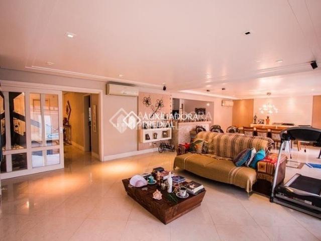 Casa em Condomínio com 5 quartos e 375m² para alugar em Jardim Carvalho, Porto Alegre