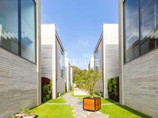 Casa em condomínio com 5 quartos e 867 m² à venda