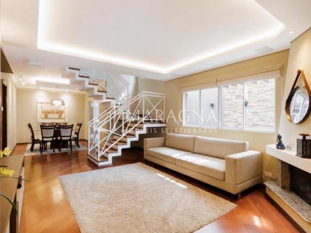 Casa em condomínio com 5 quartos em Santa Felicidade
