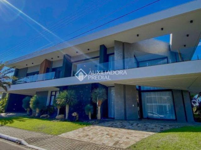 Casa em Condomínio com 7 Suítes, Piscina e Elevador no Velas da Marina, Capão da Canoa