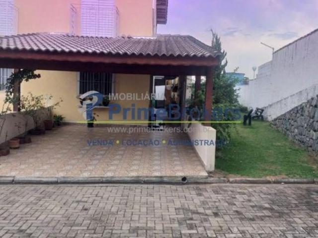 Casa em condomínio com 9 casas