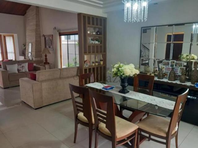 Casa em Condomínio Condomínio Jardim das Colinas 3 Dormitórios 360m²