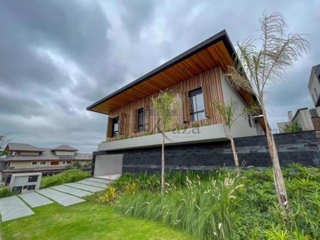 Casa em Condomínio Condomínio Reserva do Paratehy Reserva do Paratehy Sul 4 Dormitórios 600m