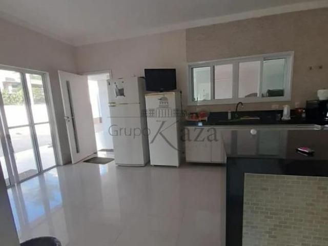 Casa em Condomínio Condomínio Residencial Jaguary 5 Dormitórios 450m²