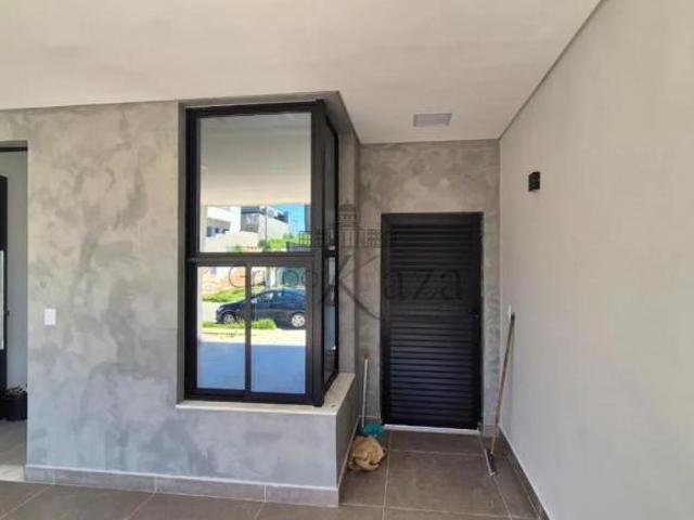 Casa em Condomínio Caçapava Malibu Residencial 3 Dormitórios uma suíte 180m²