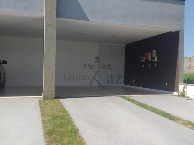 Casa em Condomínio Caçapava Residencial Santa Helena 3 Dormitórios 347m²