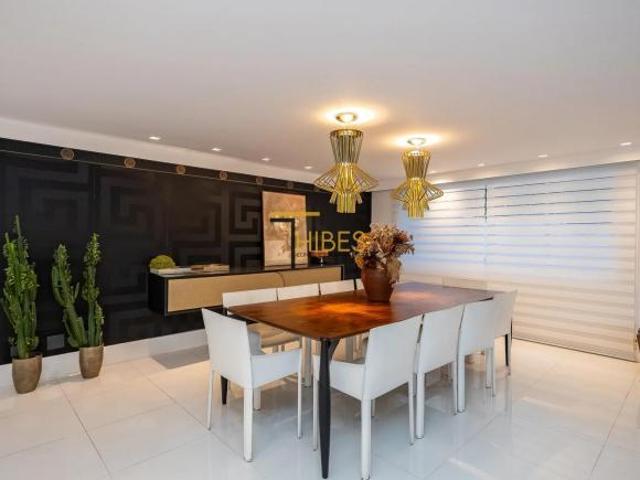 Casa em condomínio, campo comprido, Curitiba, mobiliada, 5 suítes, 570m² privativos, 7 vagas
