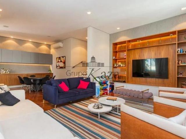 Casa em Condomínio Campo Belo 4 Suítes 3 Vagas 385m²
