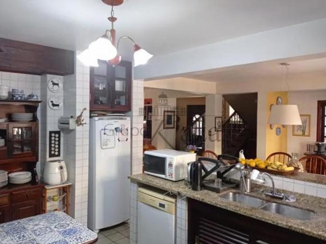 Casa em Condomínio Canta Galo 4 Dormitórios sendo 3 Suítes 173m²