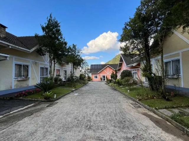 Casa em Condomínio cercado pelo verde – próximo ao Parque Nacional