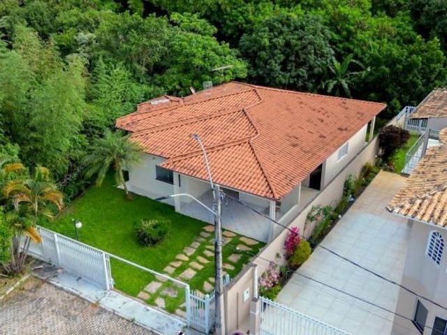 Casa em condomínio charmoso de fácil acesso a EPTG