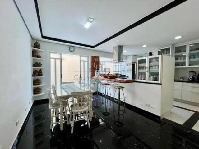 Casa em Condomínio City Campo Grande 5 Dormitórios 254m²